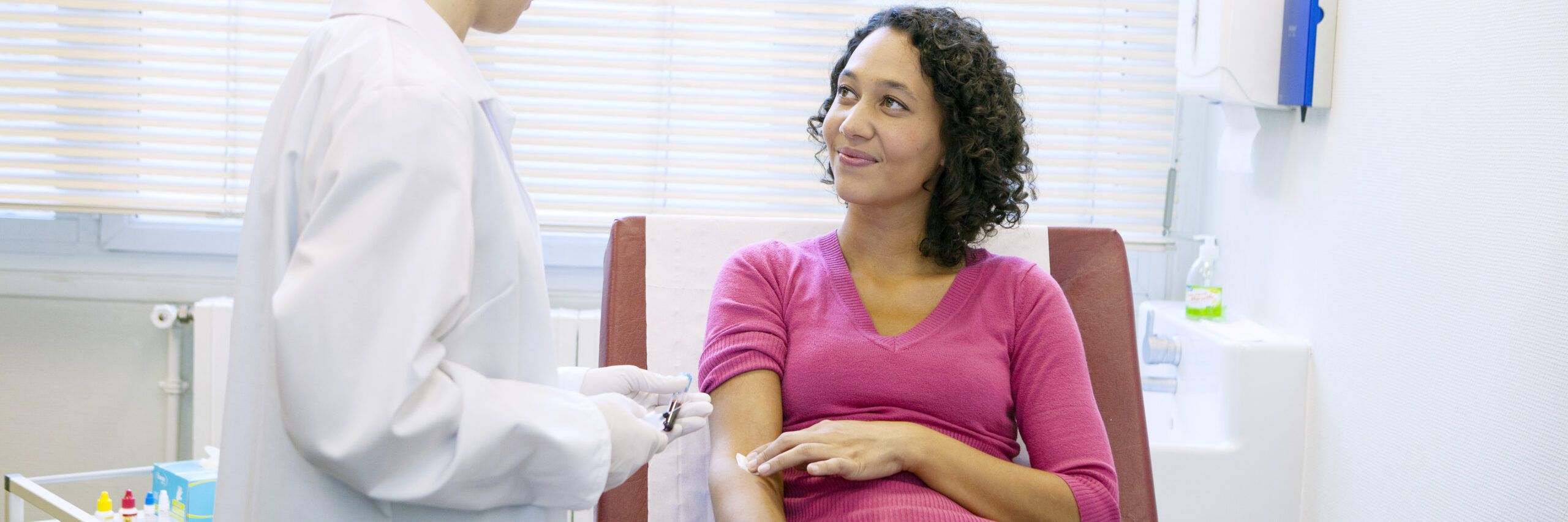 Online Phlebotomy Classes with Financial Aid: Find the Right Program